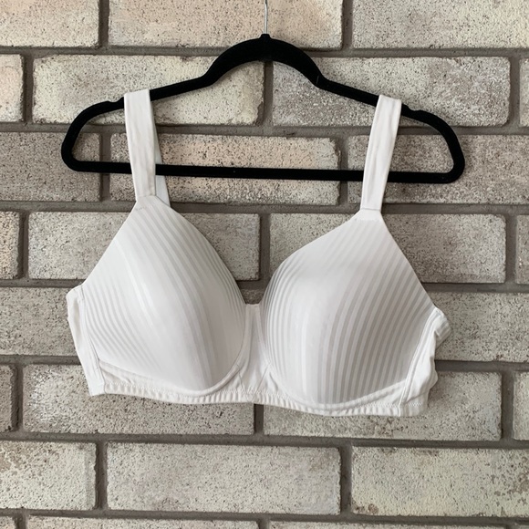 Playtex | Intimates & Sleepwear | 3for2 Bra 40d Has Underwire | Poshmark